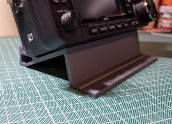Desktop Stand for Icom IC-705 - www.3dhamparts.eu